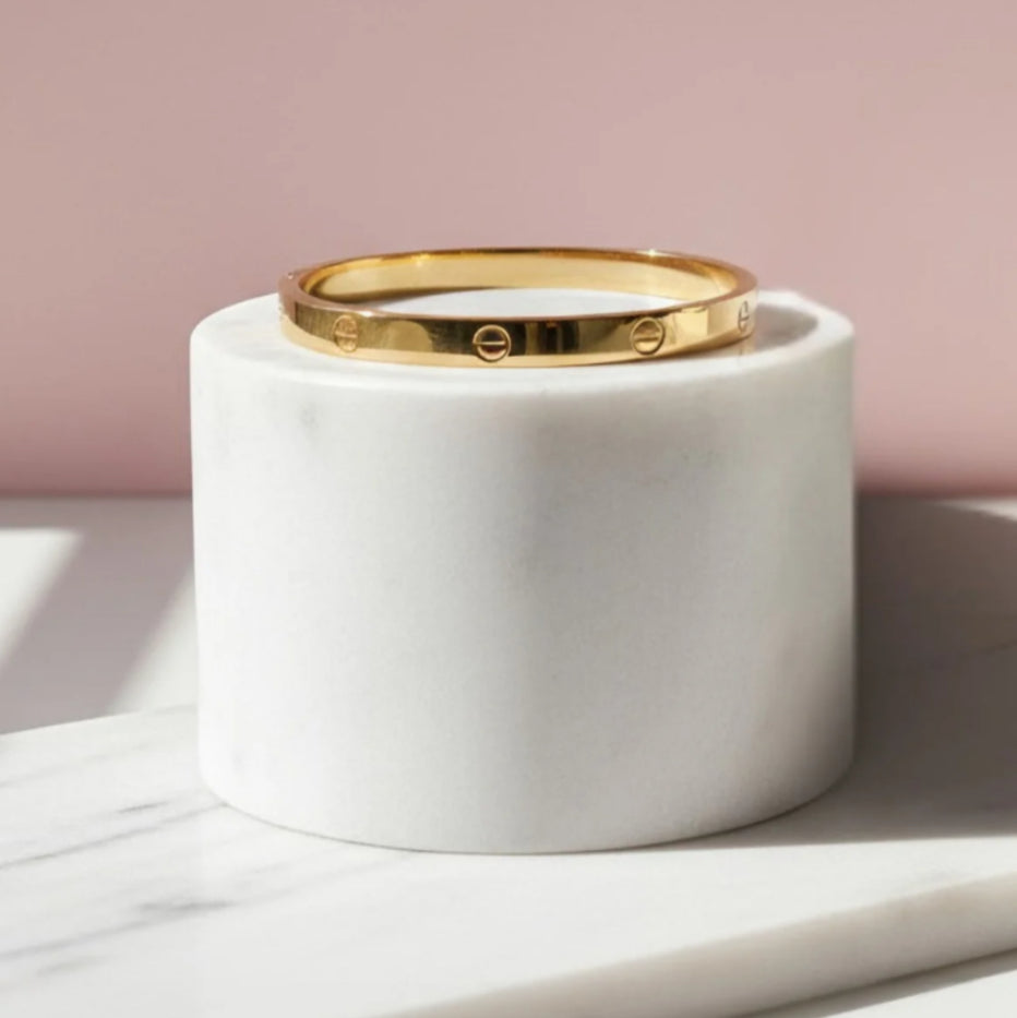 Gold Engraved Circle Bangle – Amelia Rose Accessories